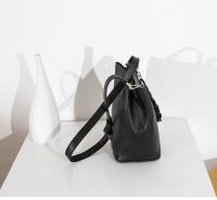 China Large Capacity PU Leather Messenger Bucket Bag 24x15x25cm Women Shoulder Crossbody for sale