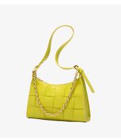 China PU Women's Trendy Niche Design Woven Shoulder Bag 25x8x16cm Custom Color for sale
