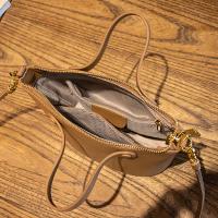 China PU Leather Tote Crossbody Bag for Women Crocodile Texture 19x11x16cm Custom Colors for sale