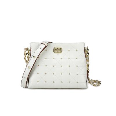 China Cowhide Leather Chain Shoulder Bag 19x6x15cm Women Crossbody Diamond Bag for sale