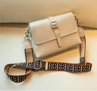 China Cream PU Leather Crossbody Bag 22x8x14cm Hasp Closure Square Sling Bag for Women for sale