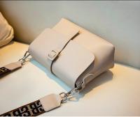 China Cream PU Leather Crossbody Bag 22x8x14cm Hasp Closure Square Sling Bag for Women for sale
