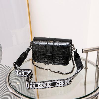 China Black PU Leather Crossbody Bag with Chain Strap 21x7x14cm Women Fashion Shoulder Bag for sale