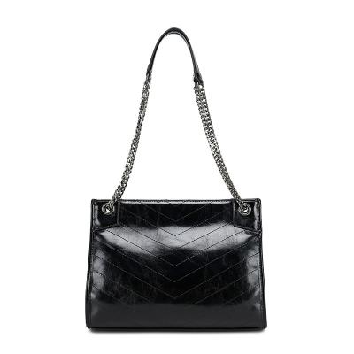 China Nylon PU Chain Tote Bag Shoulder Handbag 28.5x9.5x23cm Custom Logo Portable for sale