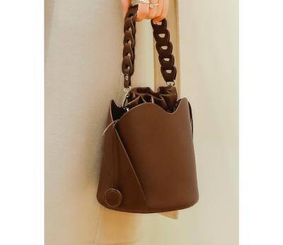 China Women Nylon Bucket Bag 18cm Retro Style Handbag Simple All-Match Messenger Bag Custom Logo for sale