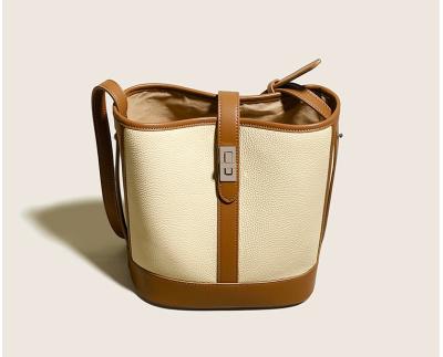 China Lychee Pattern PU Leather Shoulder Bag 23x15x25cm Large Capacity Messenger Bag for sale
