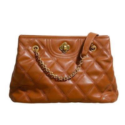 China PU Leather Chain Shoulder Bag 30x12x20cm High Capacity Diamond Quilted Messenger Bag for Women for sale