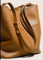 China PU Leather Retro Messenger Bag Large Capacity 28x12x27cm Custom Color One Shoulder Bag for sale