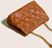 China PU Leather Chain Shoulder Bag 30x12x20cm High Capacity Diamond Quilted Messenger Bag for Women for sale