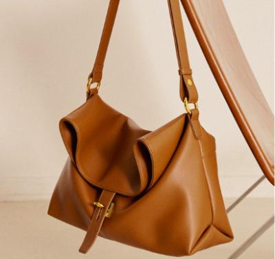 China Women Leather Over Shoulder Satchel Bag 31x12x23cm with Metal Lock Custom Logo for sale