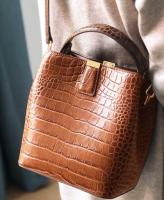 China Brown Crocodile Embossed Leather Handbag One Shoulder Retro Bucket Bag 19x13x21cm for sale
