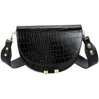 China 23cm Semicircle Crossbody Bag Niche Crocodile Pattern PU Shoulder Bag 5cm Width for sale