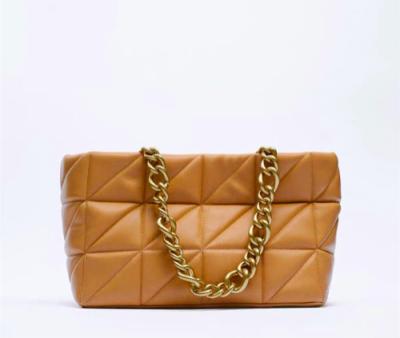 China Lingge PU Embroidered Shoulder Bag 44x4x16cm Fashion Women Handbag Chain Bag for sale