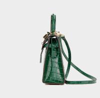 China Green Quilted One Shoulder Leather Handbag with Metal Lock 25x9x19cm for sale