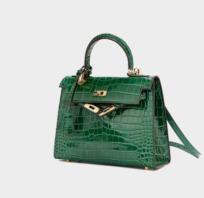 China Green Quilted One Shoulder Leather Handbag with Metal Lock 25x9x19cm for sale