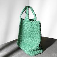 China Hand Woven Leather Tote Bag 28cm Green Large Capacity Handheld Women Purse for sale