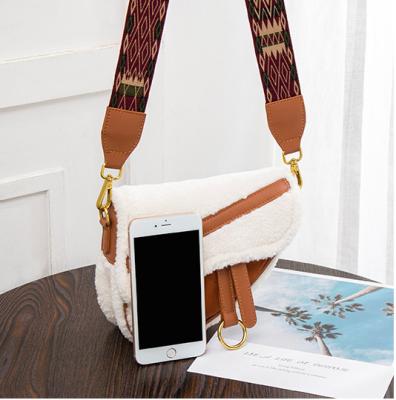 China PU Leather Crossbody Bag 21x5x20cm Wide Strap Plush Portable Messenger Bag for Women for sale