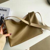 China Head Layer Cowhide Crossbody Bag 31x10x22.5cm Soft Leather Messenger Bag for Women for sale