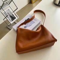 China Head Layer Cowhide Crossbody Bag 31x10x22.5cm Soft Leather Messenger Bag for Women for sale