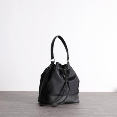 China Women's Leather Drawstring Bucket Bag 22cm Head Layer Leather Black Clockkeeping Bag for sale