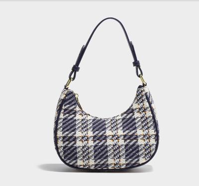 China Vintage PU Leather Underarm Shoulder Bag 24x8x12cm Niche Design Hard Zipper Closure for sale