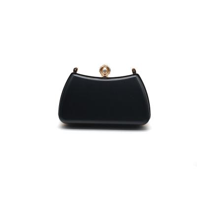 China Elegant Imitation Pearl Clasp Irregular Shape Box Clutch Frame for sale