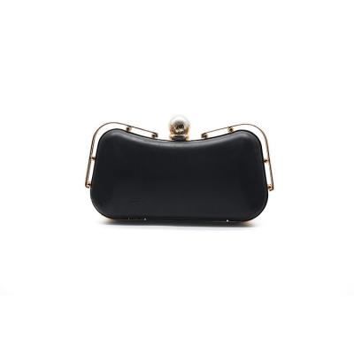 China Delicate Imitation Pearl Lock Box Clutch Frame With Beautiful Line for sale
