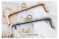 China Noble Imitation Pearl Lock Carpet Bag Frame With Chain Loops for sale
