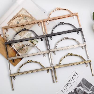 China 20.5*7.5cm Simple Ball Closure Purse Clutch Frame With Chain Loops for sale