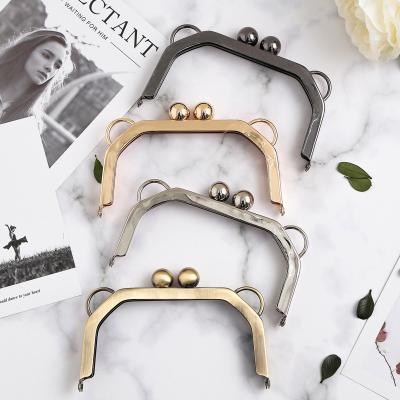 China Antique Brass Purse Clutch Frame 15x6cm with Screw Holes Round Closure for sale