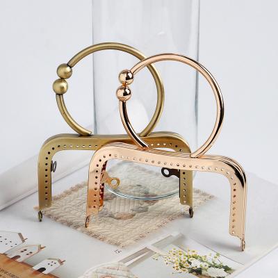 China Two Ball Closure Antique Brass Purse Frame 152g for sale
