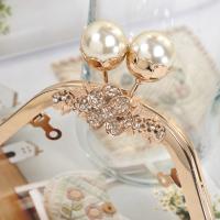 China Imitation Pearl Kiss Clasp Silver Purse Clasp Frames for sale