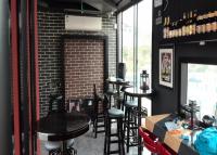 China 26 SQM 40ft Prefab Shipping Container Coffee Shop for sale