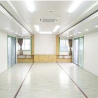 China 40 HC Bilateral Expansion Modified Shipping Container For Conference Room for sale