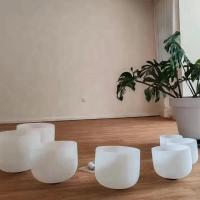 China 7 Chakra Balance Quartz Singing Bowl with 12 Musical Notes and High Temperature Resistance for Meditation for sale