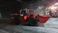 China Shentuo SL02 Battery Load Haul Dumper 1m&sup3; Capacity Underground Battery LHD for sale