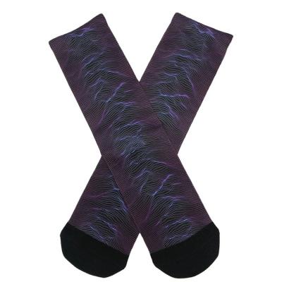 China Men's Mid Length Socks in Solid White Black Cotton for Cozy Feet in Autumn and Winter for sale