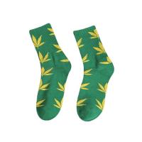 China Fashion Woman Sock Winter Inexpensive Sports Socks for Women Striped Sweat-Absorbent for sale