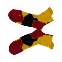 China Breathable Quick Dry Beauty Socks for Men Custom Logo Regular Style Athletic Grip Socks for sale