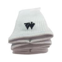 China Middle Thick All Season Crew Length White Sports Socks Anti Slip Knitted Beauty Socks for sale
