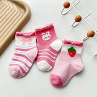 China Winter Children's Socks Set with Cartoon Strawberry Rabbit Design and Quick Dry Fabric for sale
