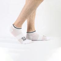 China Custom Logo Non Slip Men's Athletic Ankle Socks in White Black Thin Cotton for Summer for sale