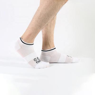 China Custom Logo Non Slip Men's Athletic Ankle Socks in White Black Thin Cotton for Summer for sale