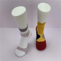 China Custom Elite Basketball Socks with Breathable Knitted Fabric and Winter Print Pattern for sale