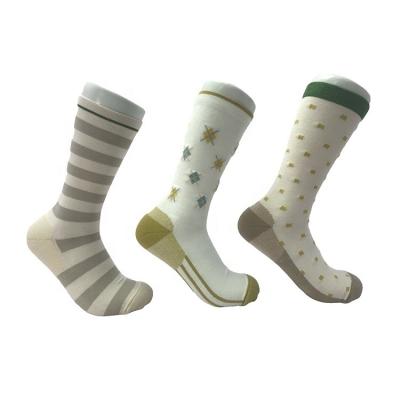 China Striped Dot Pattern Crew Sport Socks Comfortable Non Slip Regular Style Standard Thickness for sale