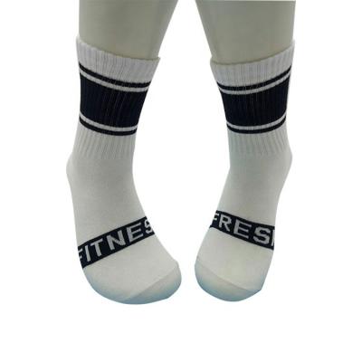 China Custom Design Men's Anti-slip Grip Socks for Football Breathable and Spring Season for sale