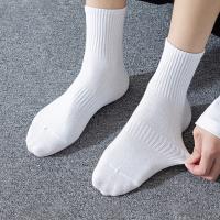 China Unisex Cotton Sports Socks Non-slip Crew Grip with 85%combed cotton,10%polyester for sale