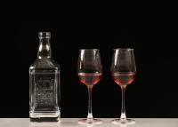 China Hot Selling Juice Liquor Wine Fruit Wine Whiskey Clear Vodka Glass Bottles for Alcoholic Beverages 700ml for sale