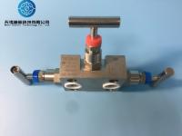 China SS304 3 Valve Manifold for Pressure Transmitters - 32MPa 6000PSI Rating with DN6 Port Size for sale