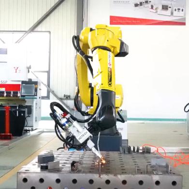 China Dual-Station Robot Laser Welding Cell 2000W Fiber Laser Source Rotary Table Loading System for sale